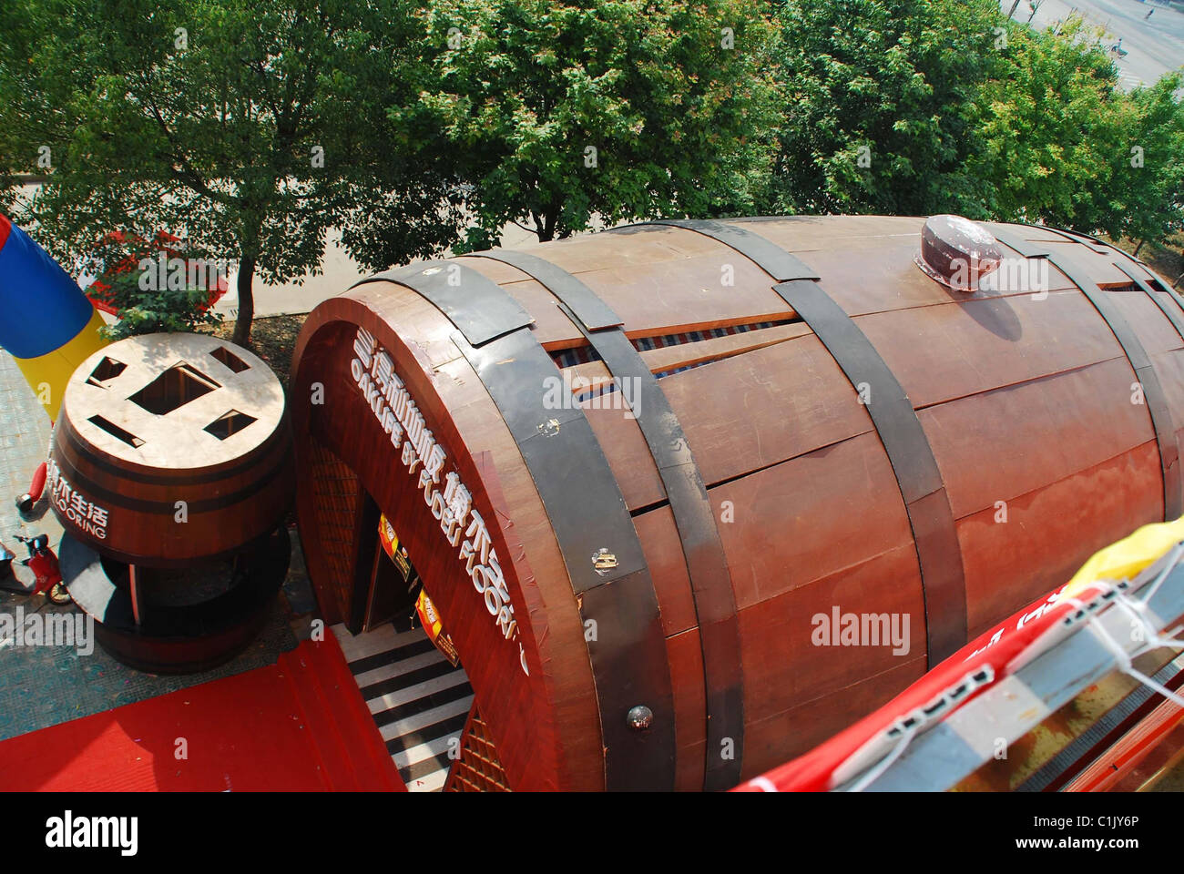 World's largest barrel Tourists admire the world's largest barrel ...