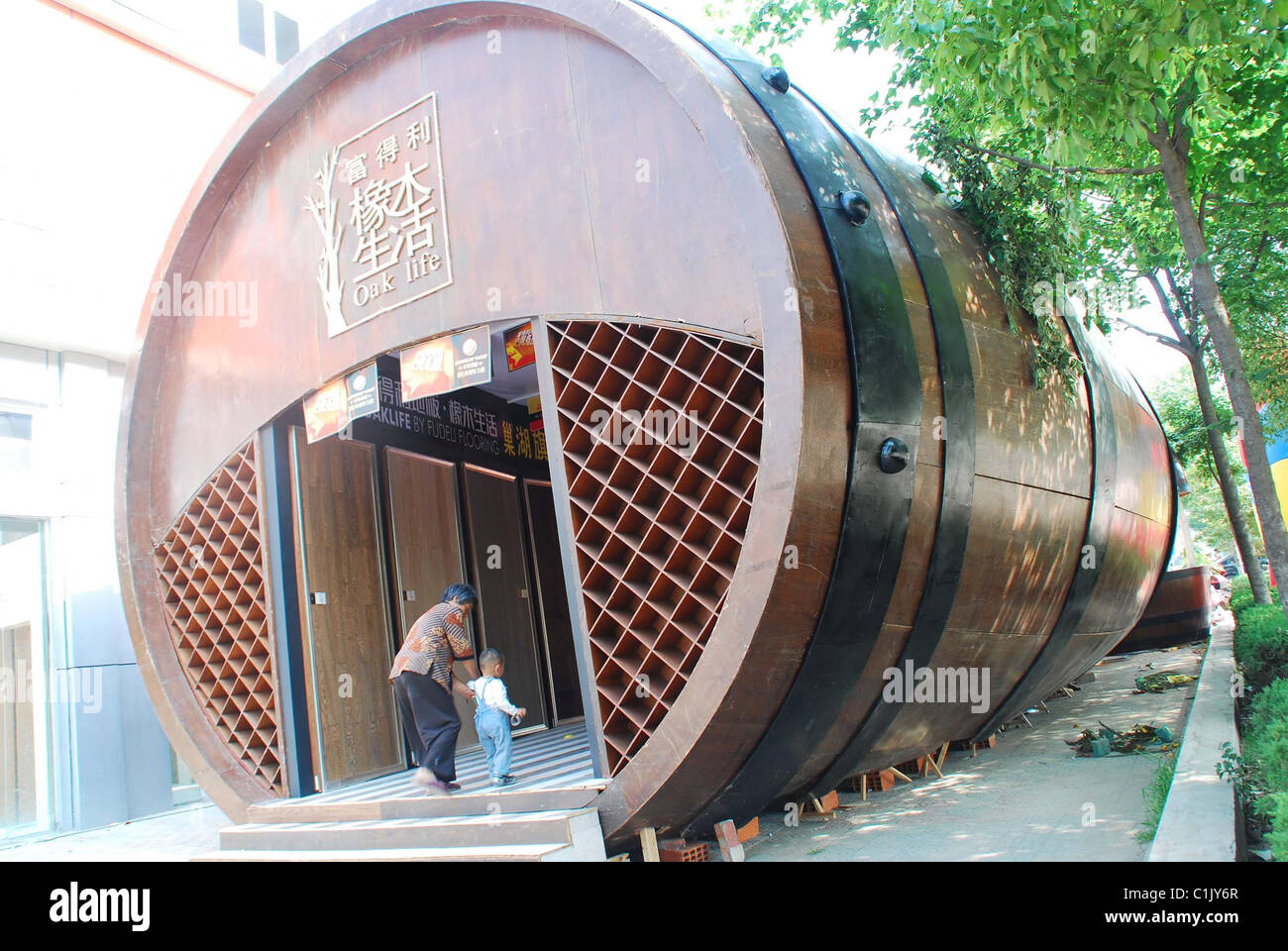 World's largest barrel Tourists admire the world's largest barrel ...