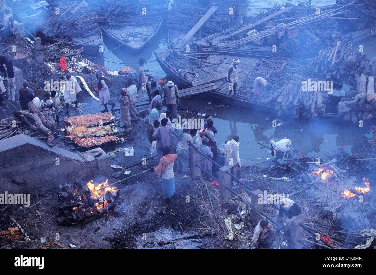 Cremation ceremony ghat hi-res stock photography and images - Alamy