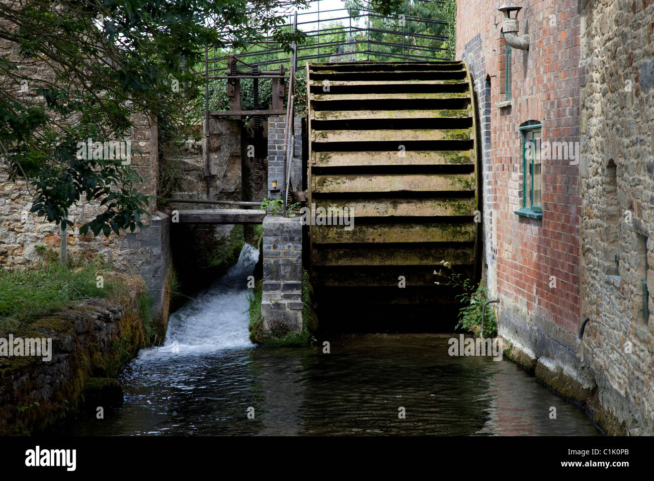 Water mill uk wheel hi-res stock photography and images - Alamy
