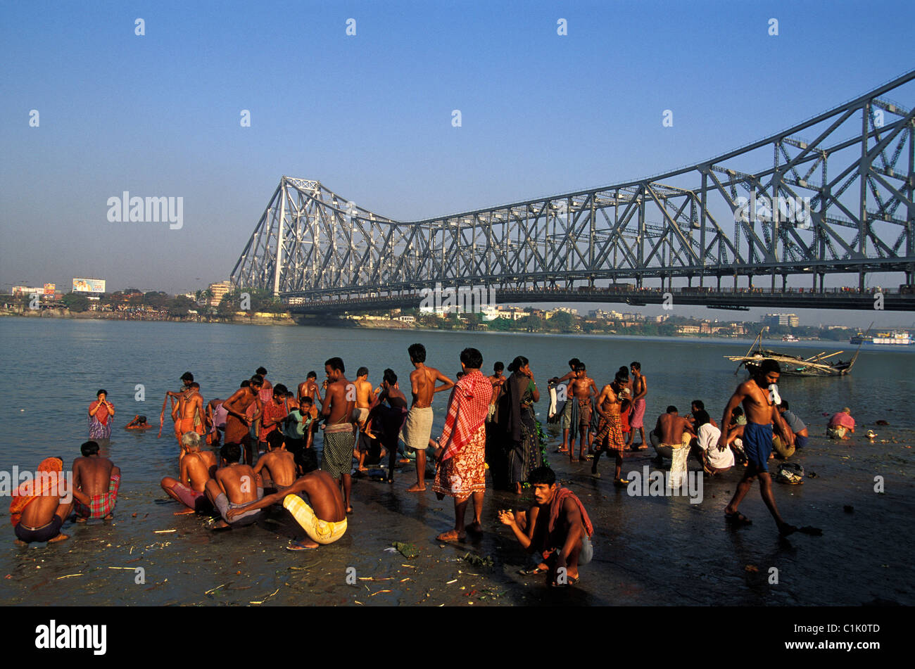 India, West Bengal, Calcutta (Kolkata), Howrah bridge Stock Photo - Alamy