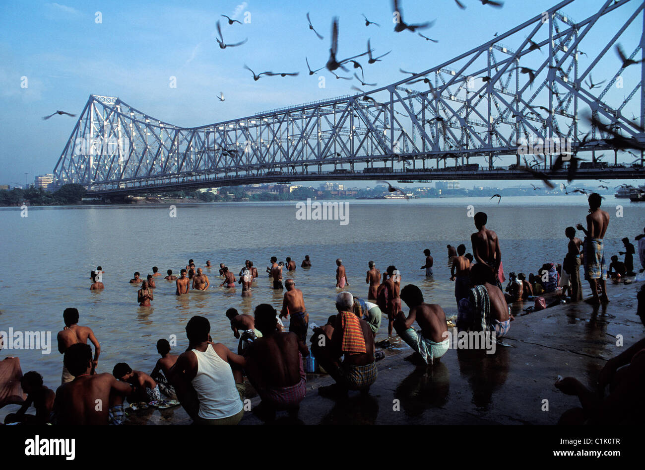 India, West Bengal, Calcutta (Kolkata), Howrah bridge Stock Photo - Alamy