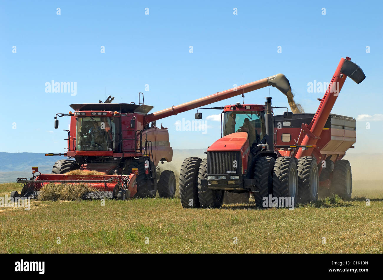 Farmer working on combine hi-res stock photography and images - Alamy