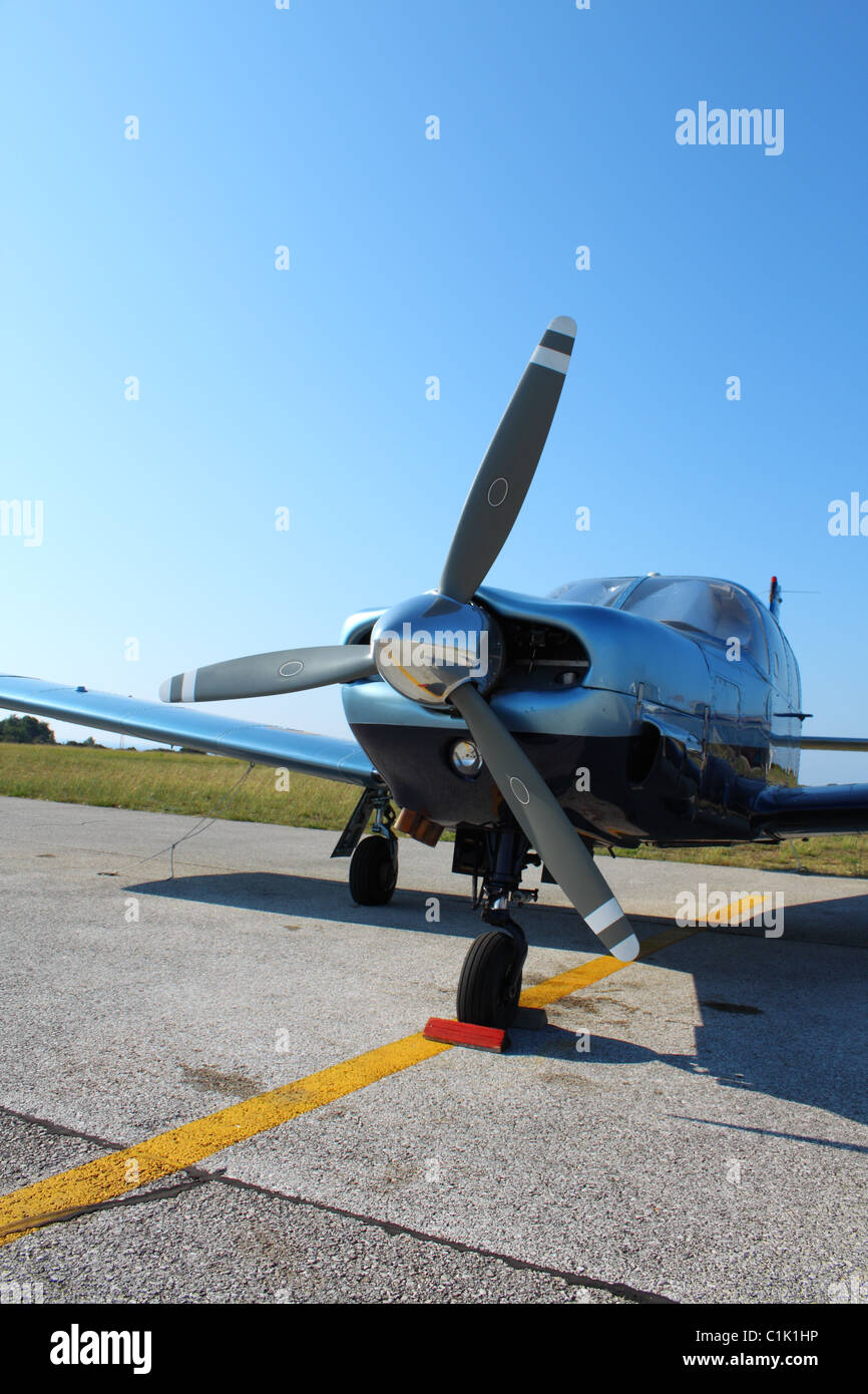 Nose wheel airplane hi-res stock photography and images - Alamy