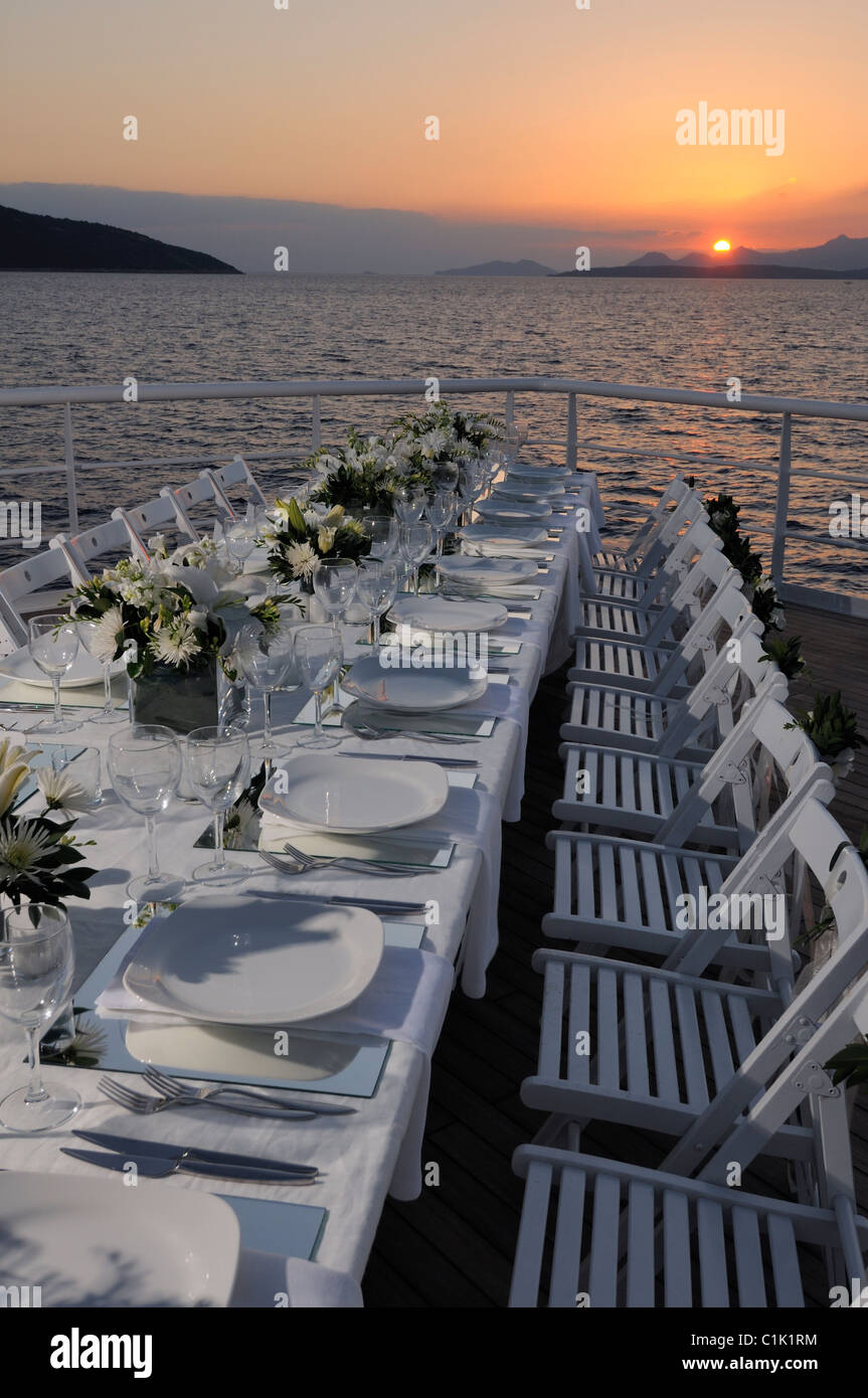 wedding party table on the deck of luxury cruise ship Stock Photo - Alamy