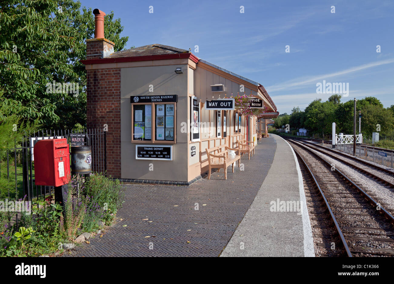 Totnes Littlehempston Station on the South Devon Preserved Steam ...