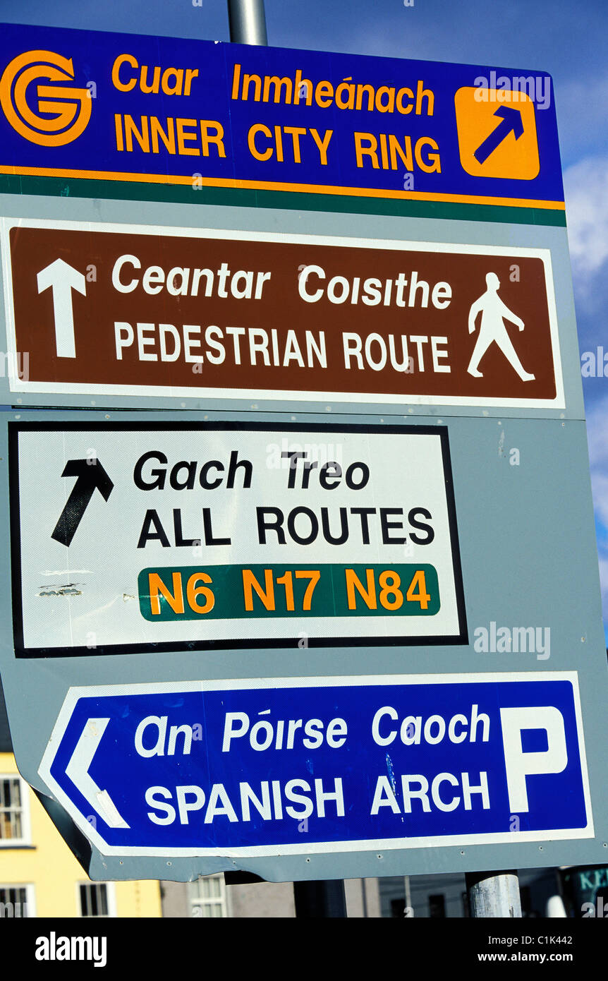 Republic of Ireland, direction signs in Gaelic Stock Photo - Alamy