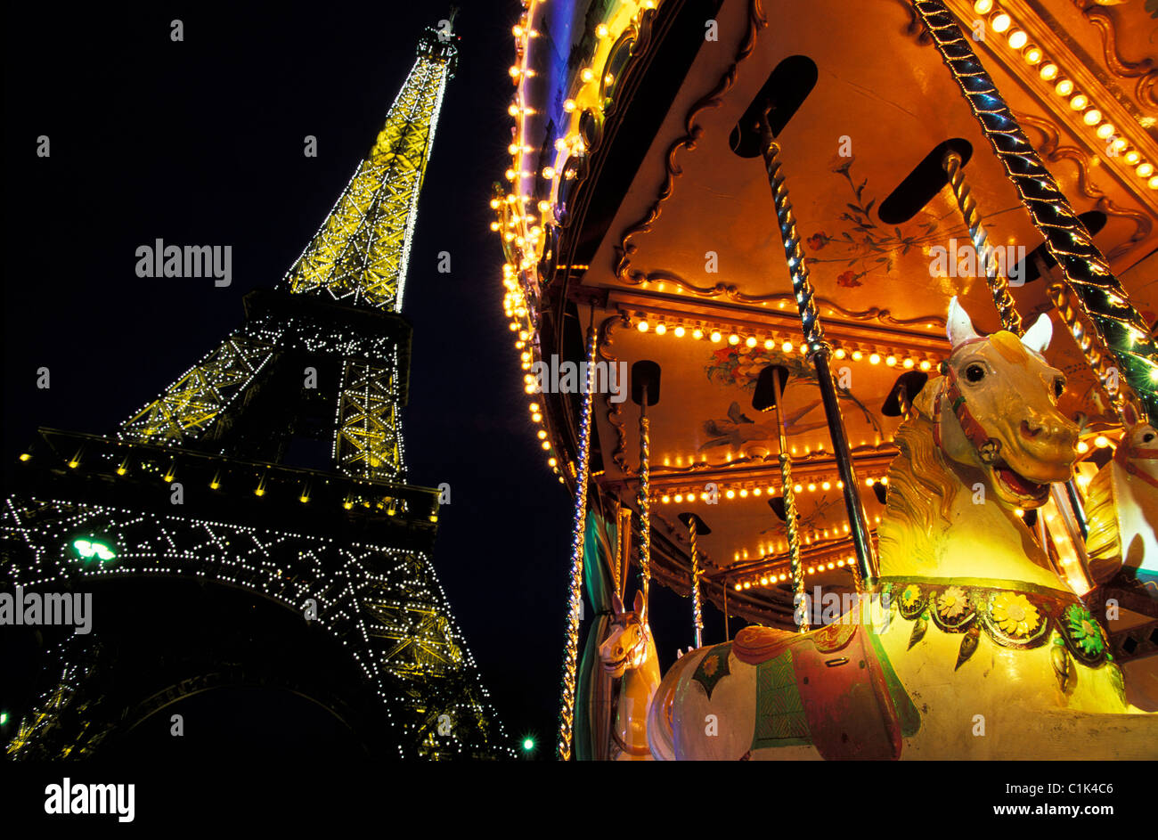 France, Paris, the Eiffel Tower illuminated (© SETE-Illuminations ...