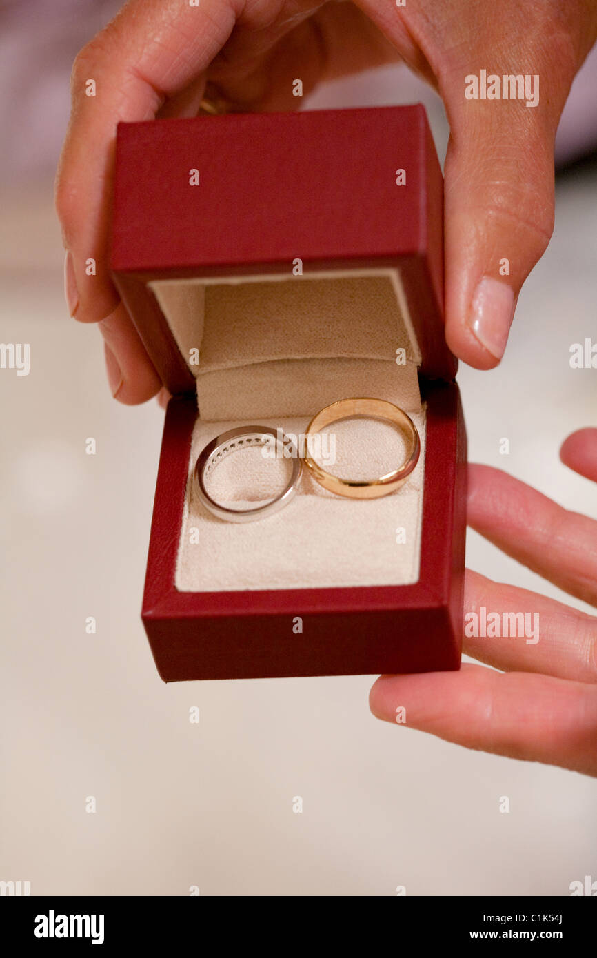 Commitment ceremony hi-res stock photography and images - Alamy