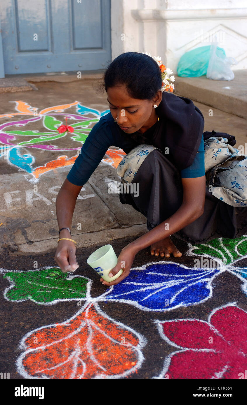 India tamil nadu pondicherry woman hi-res stock photography and images ...