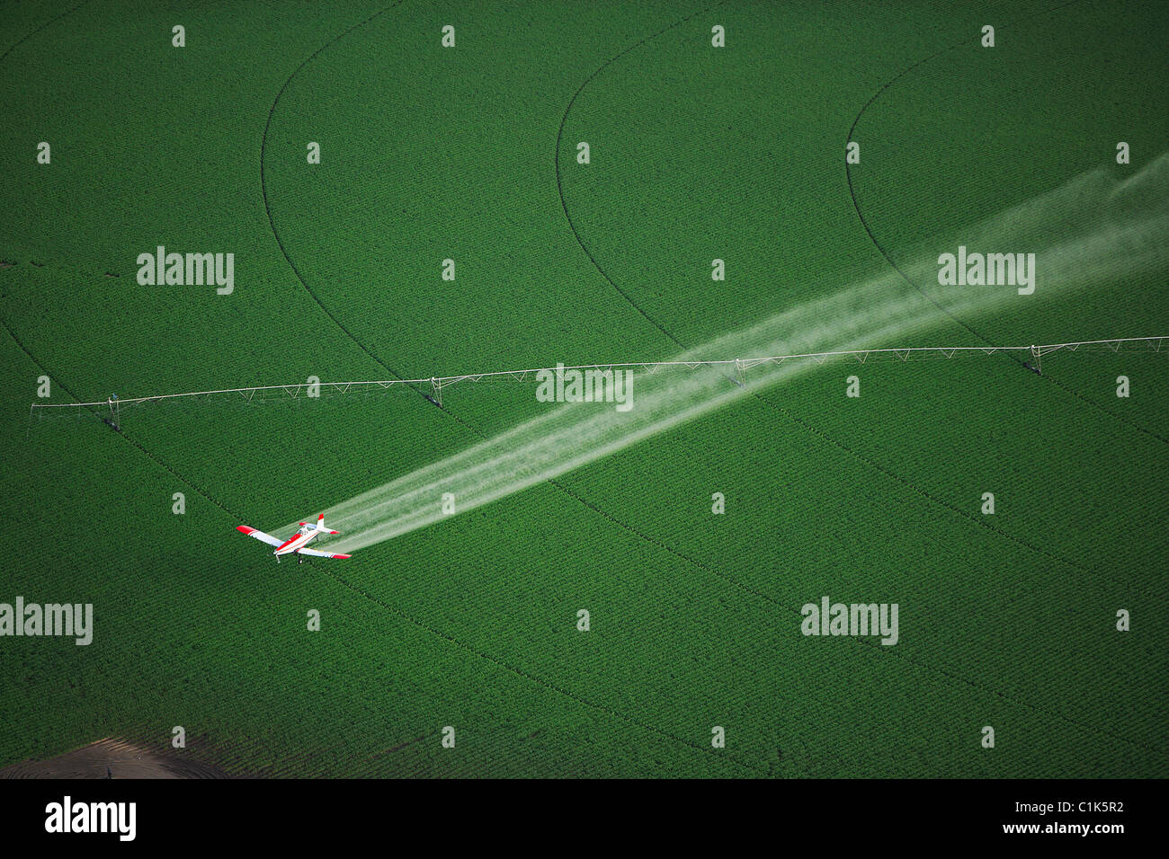 A crop duster spraying a farmers field Stock Photo - Alamy