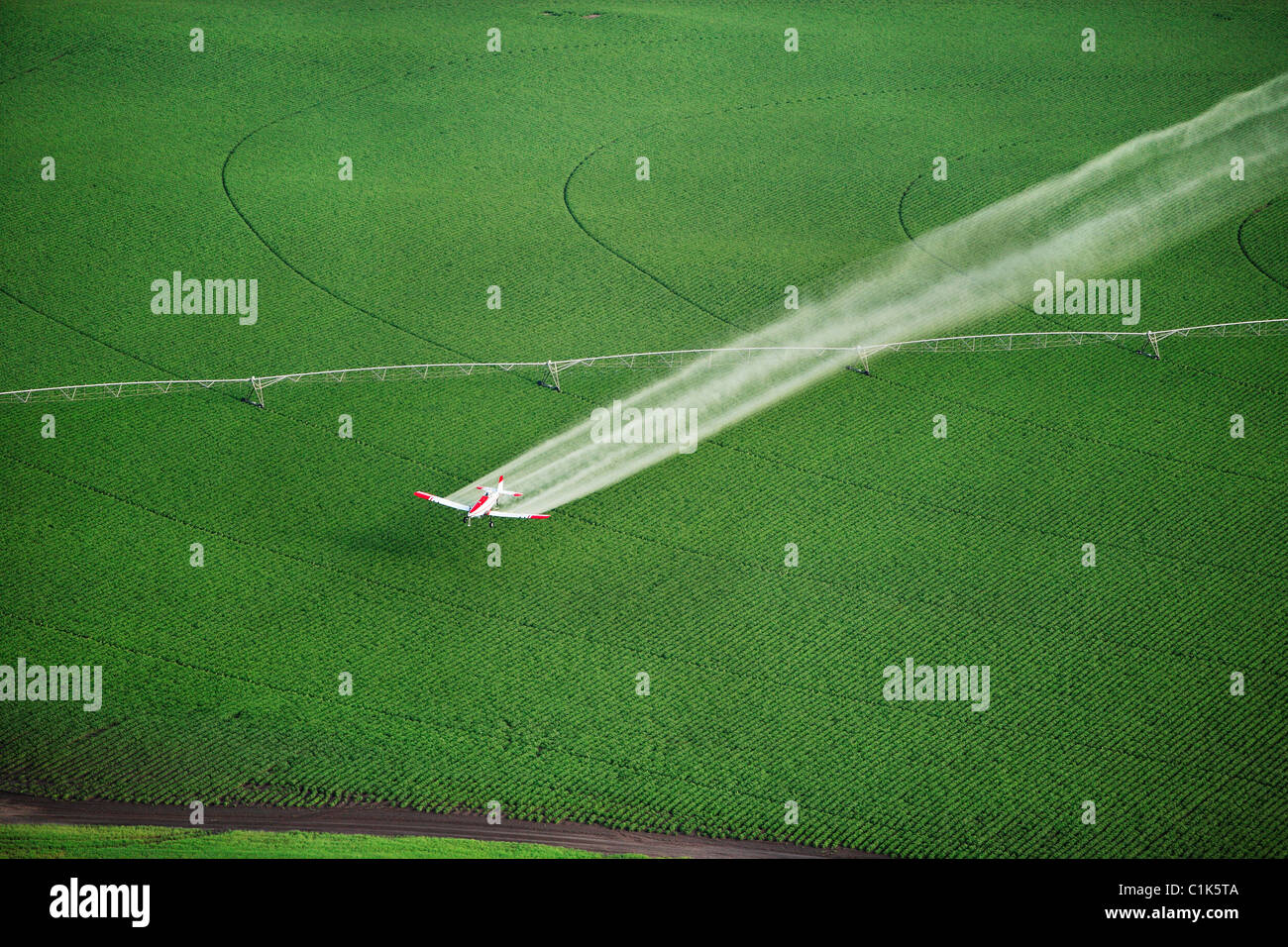 A crop duster spraying a farmers field Stock Photo - Alamy