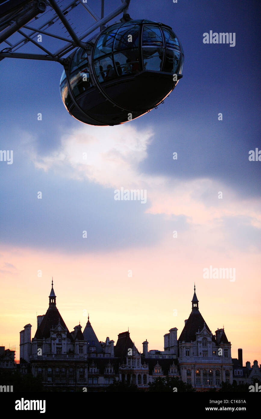 London eye in night hi-res stock photography and images - Alamy