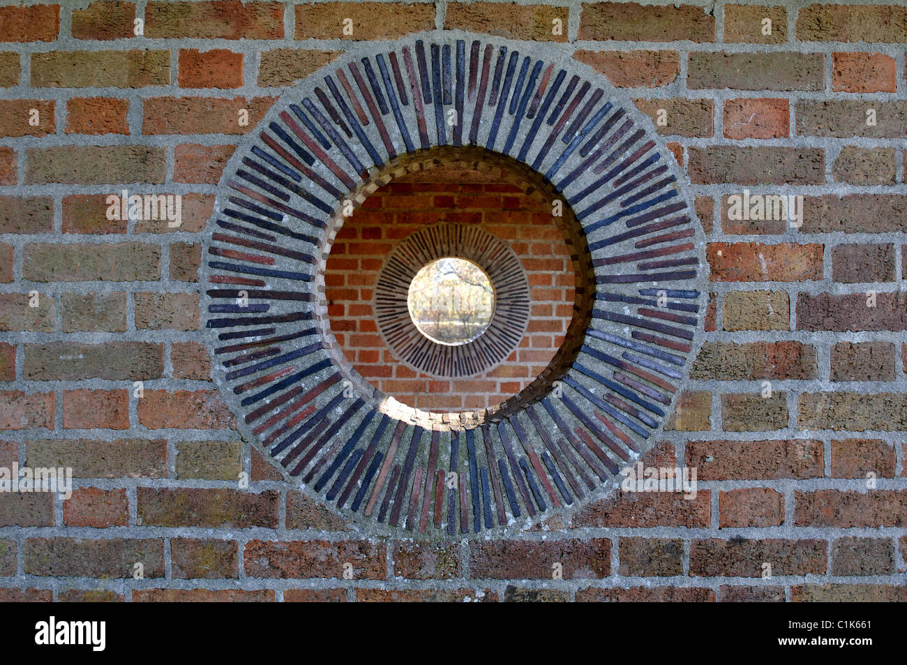 Brickwork and windows hi-res stock photography and images - Alamy