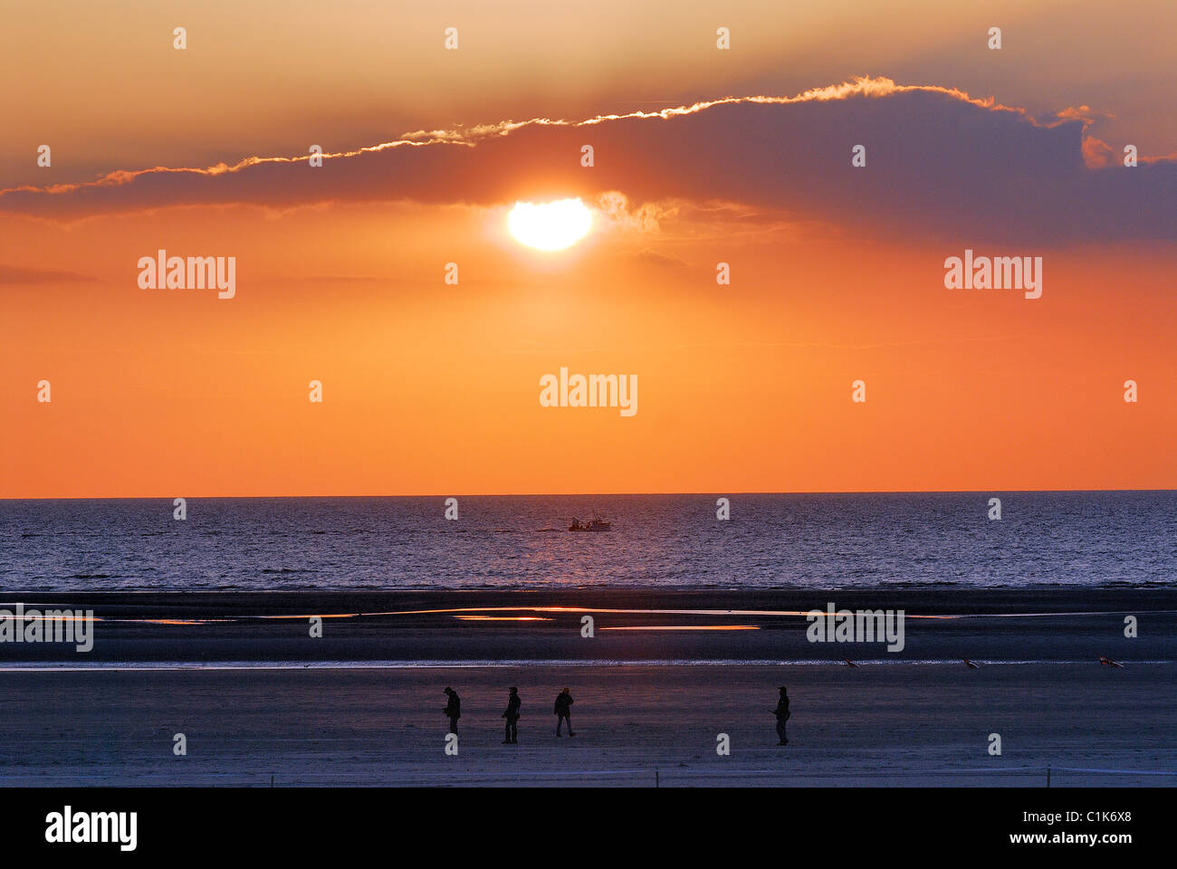 Silhouette de plage hi-res stock photography and images - Alamy