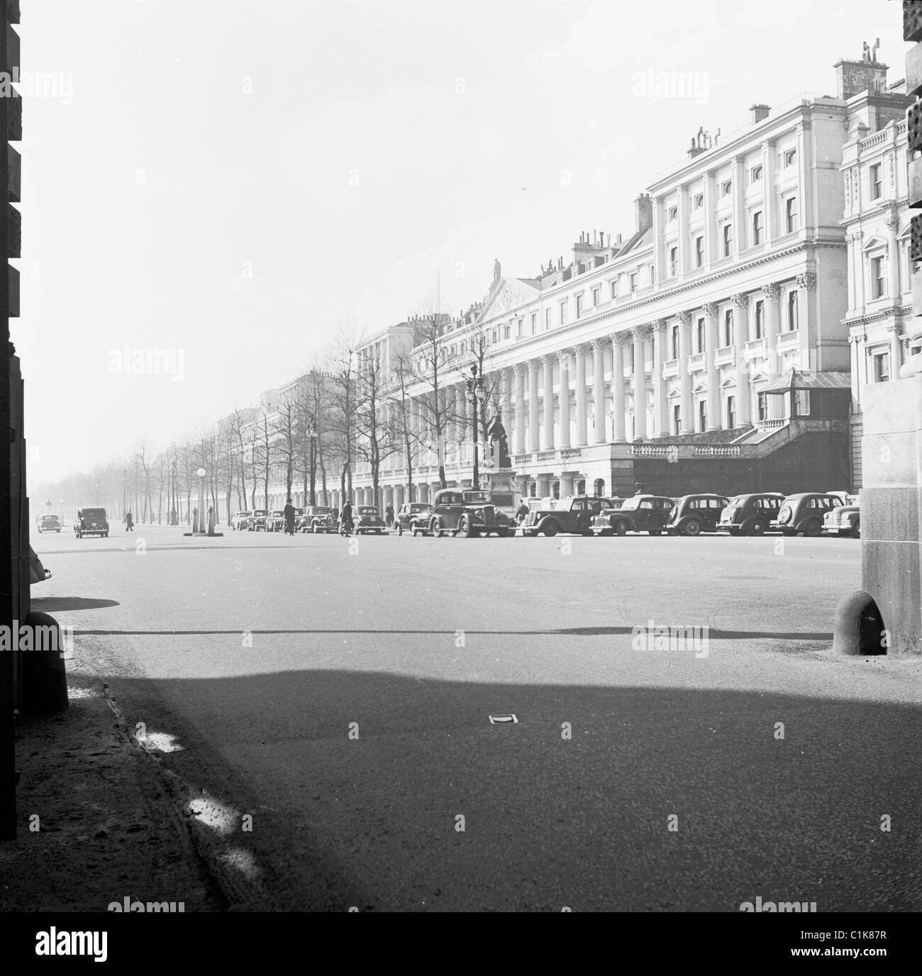 1950s cars uk Black and White Stock Photos & Images - Alamy