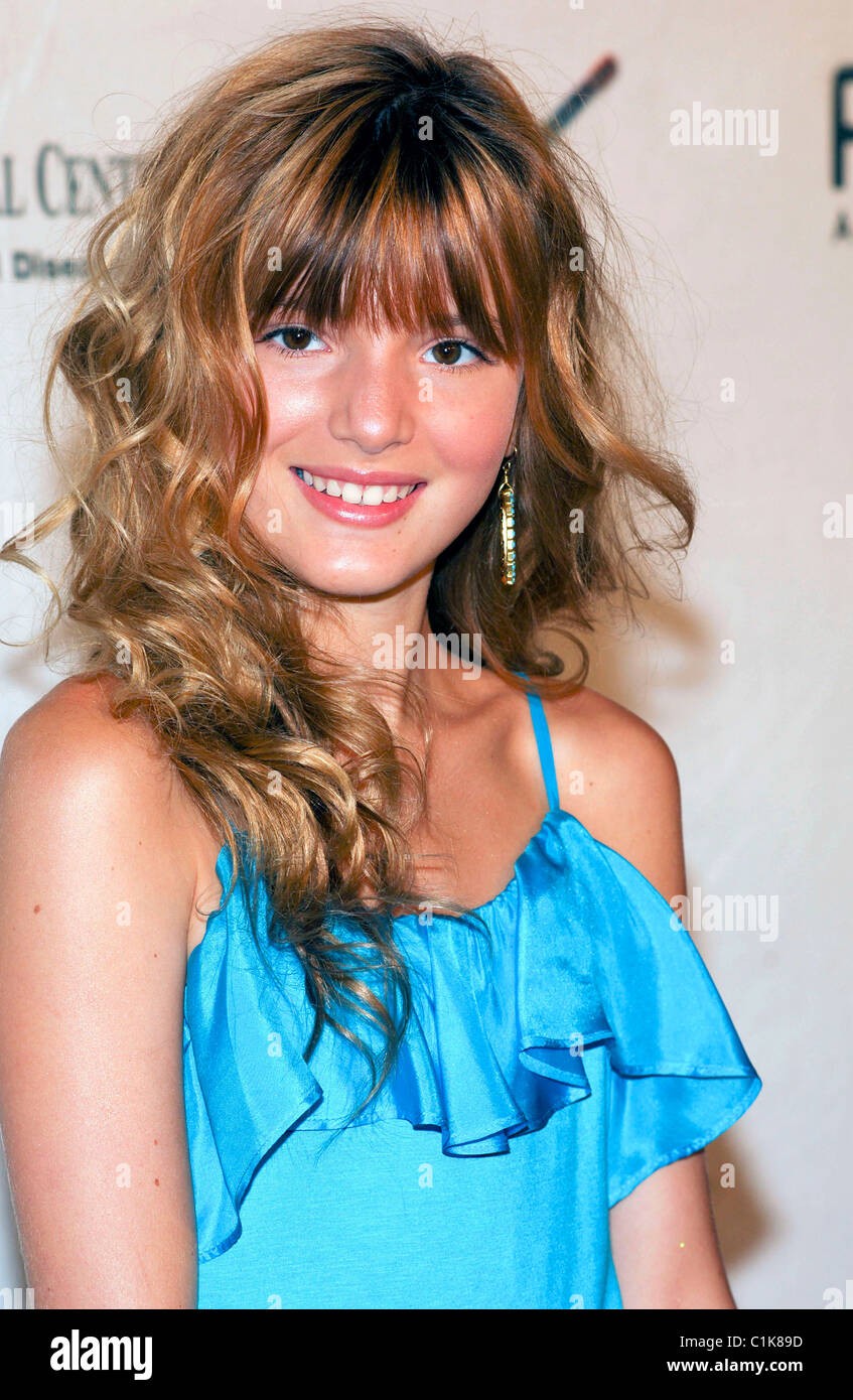 Bella thorne 2009 hi-res stock photography and images - Alamy
