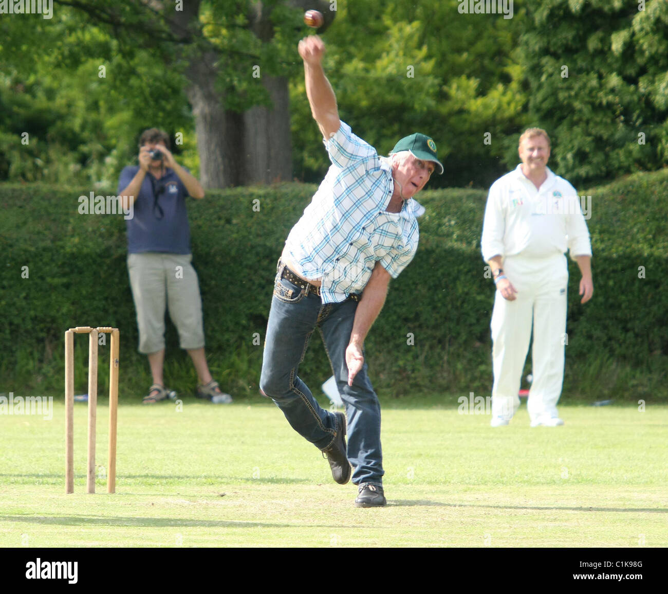 Jeff thompson charity cricket match hi-res stock photography and images ...