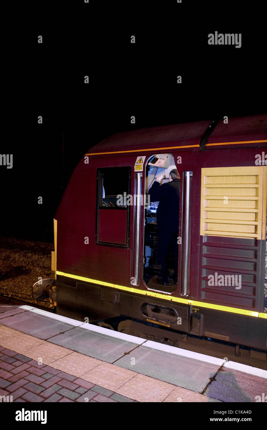 fort william caledonian sleeper,crew change,rannoch station, class 67 ...