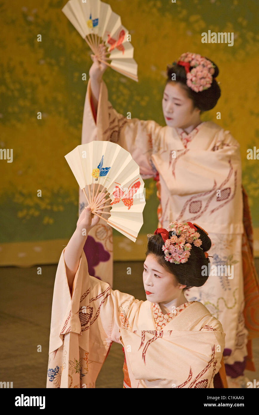 Traditional fan dances hi-res stock photography and images - Alamy