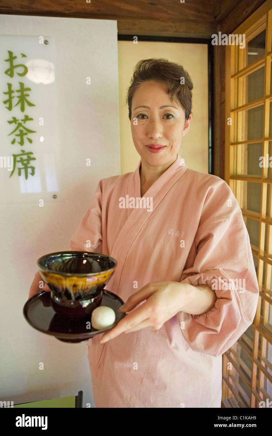 Kodaiji tea ceremony hi-res stock photography and images - Alamy