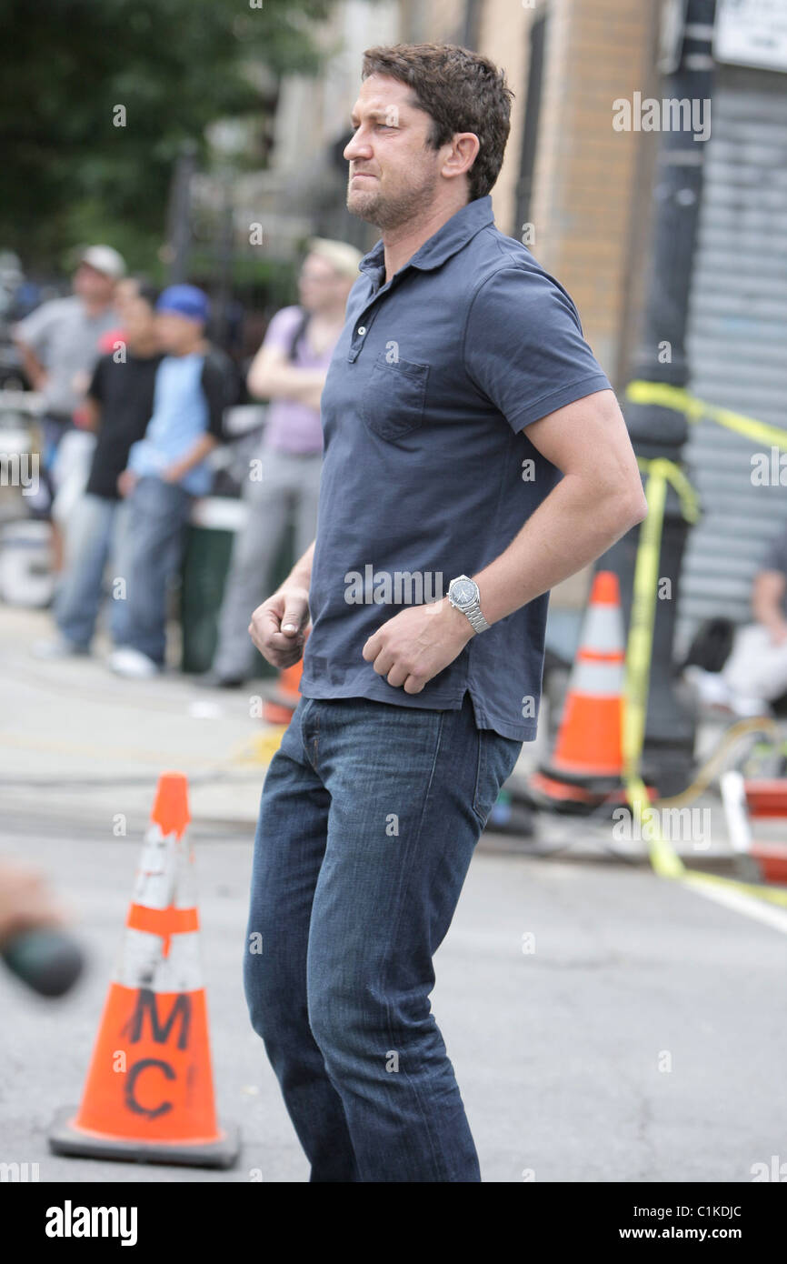 Gerard Butler on the set of 'The Bounty Hunter' filming a fight scene ...