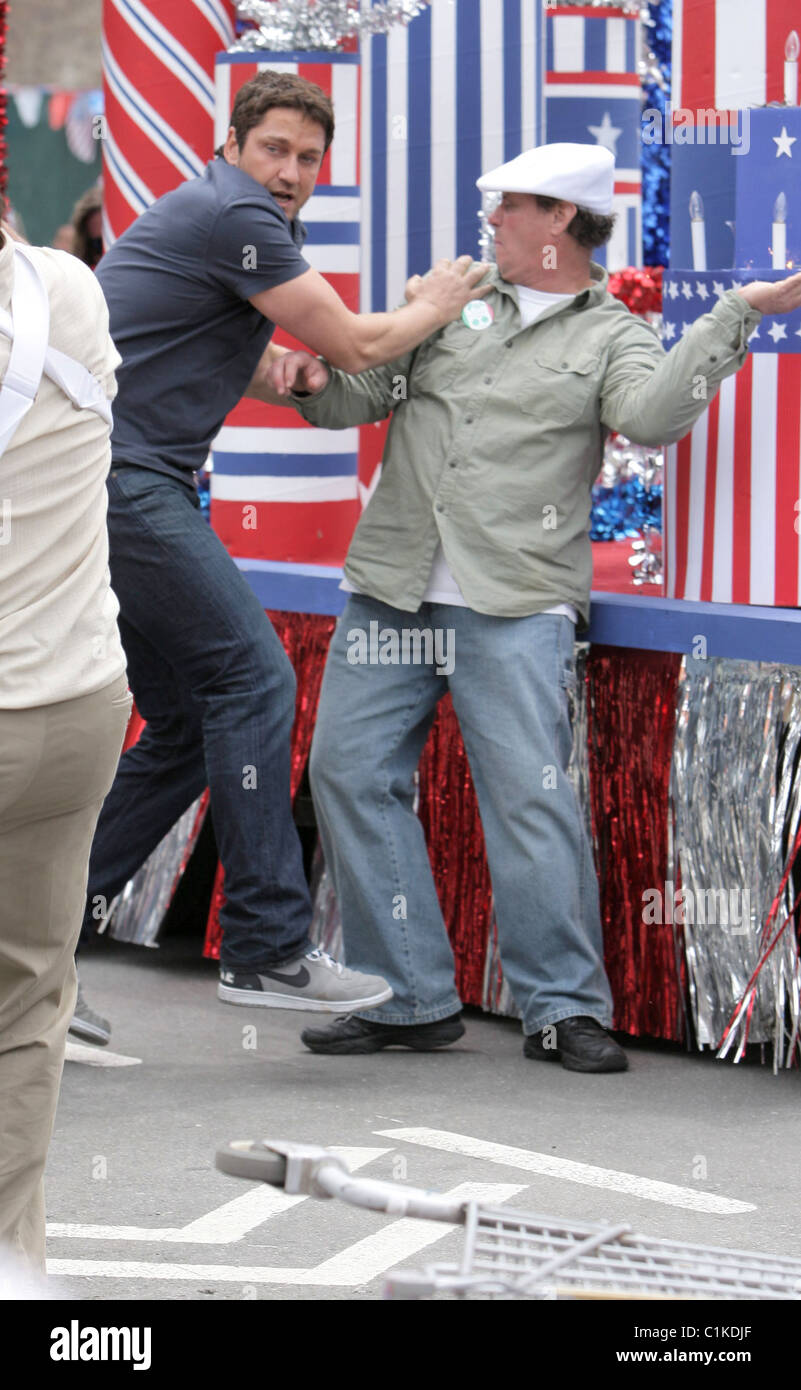 Gerard Butler on the set of 'The Bounty Hunter' filming a fight scene ...