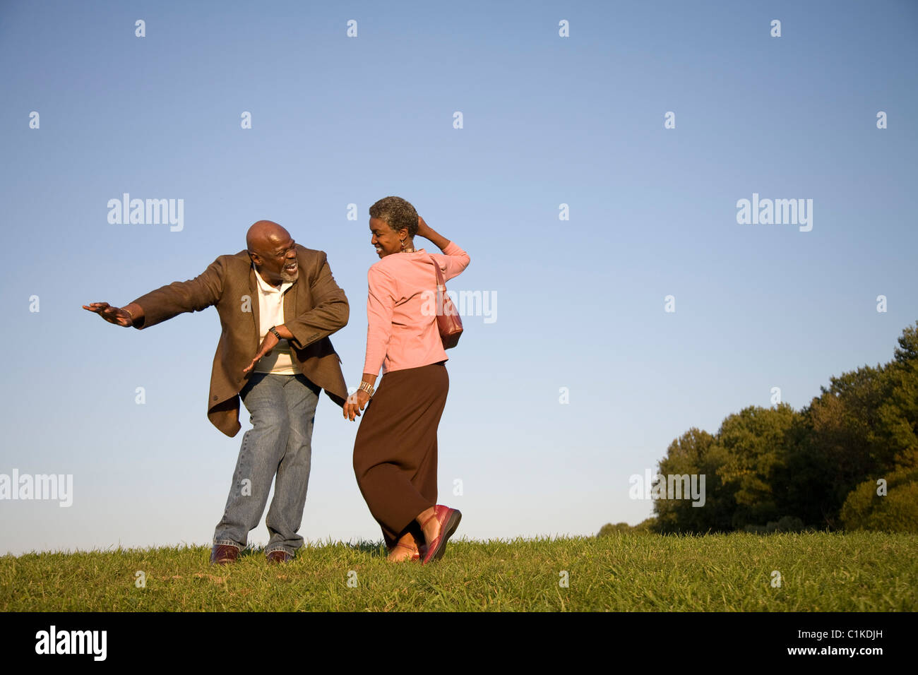 Side profile couple dancing hi-res stock photography and images - Alamy