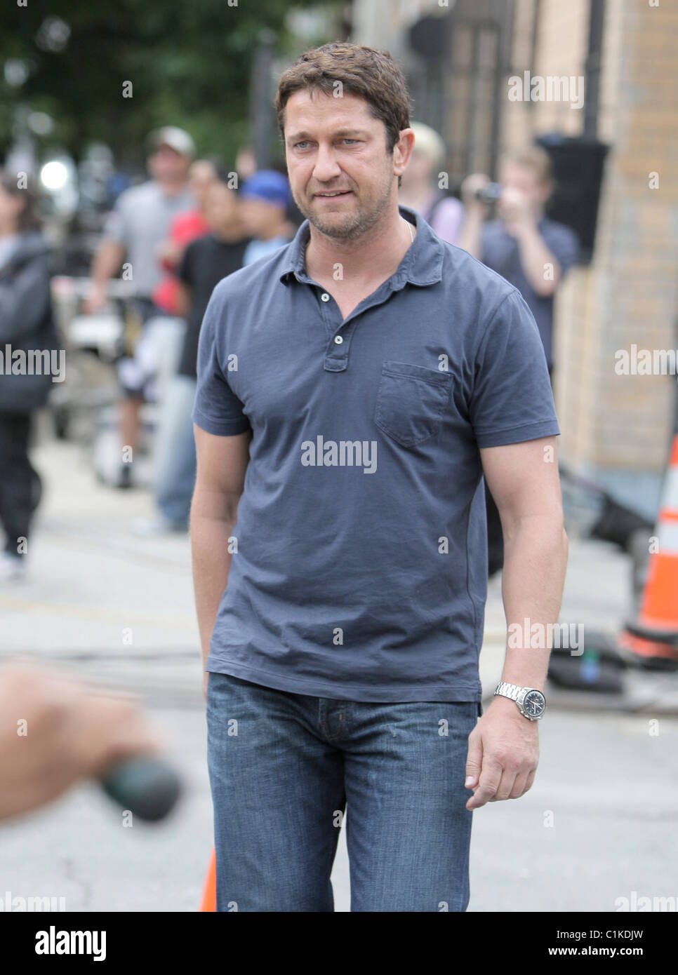 Gerard Butler on the set of 'The Bounty Hunter' filming a fight scene ...
