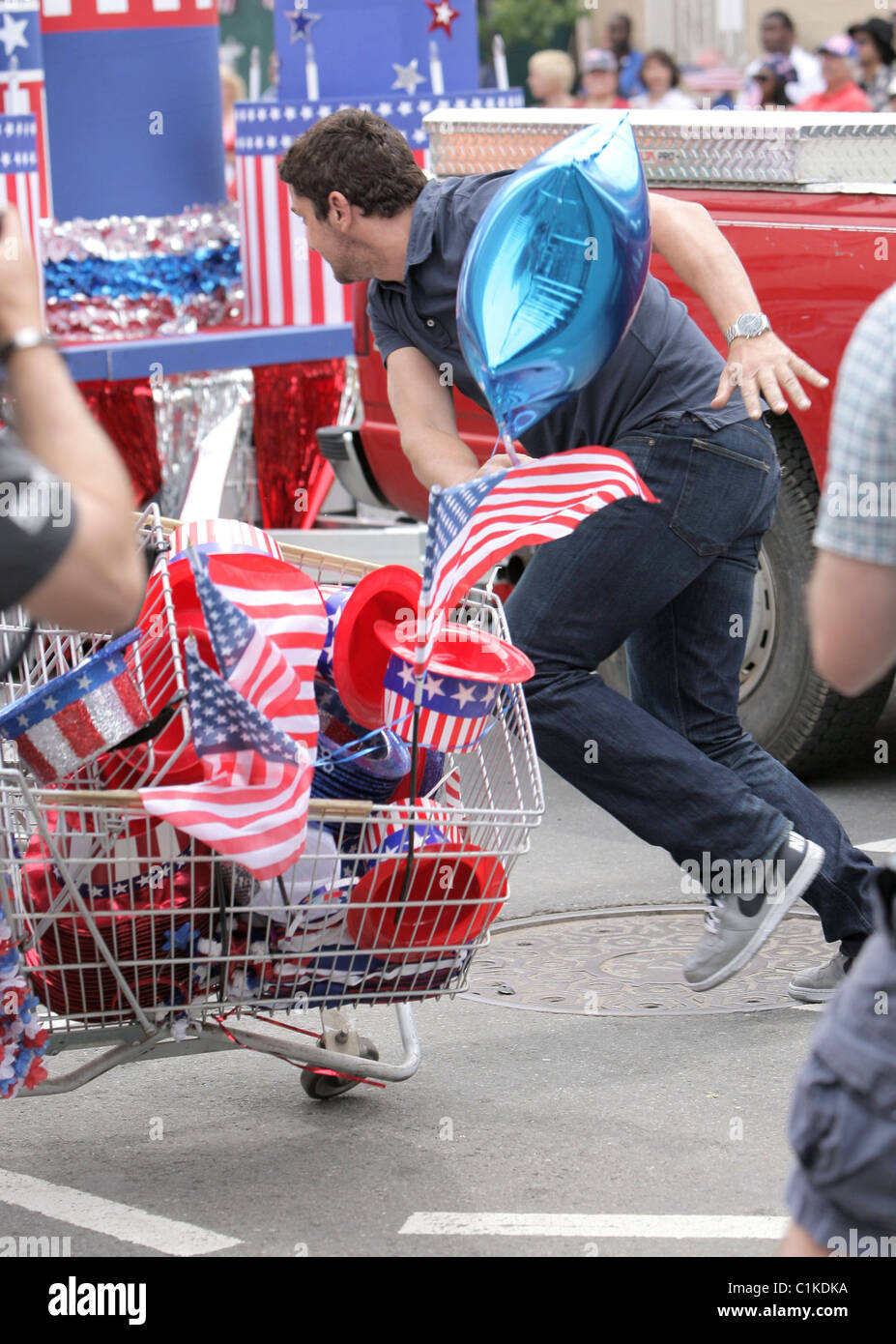 Gerard Butler on the set of 'The Bounty Hunter' filming a fight scene ...