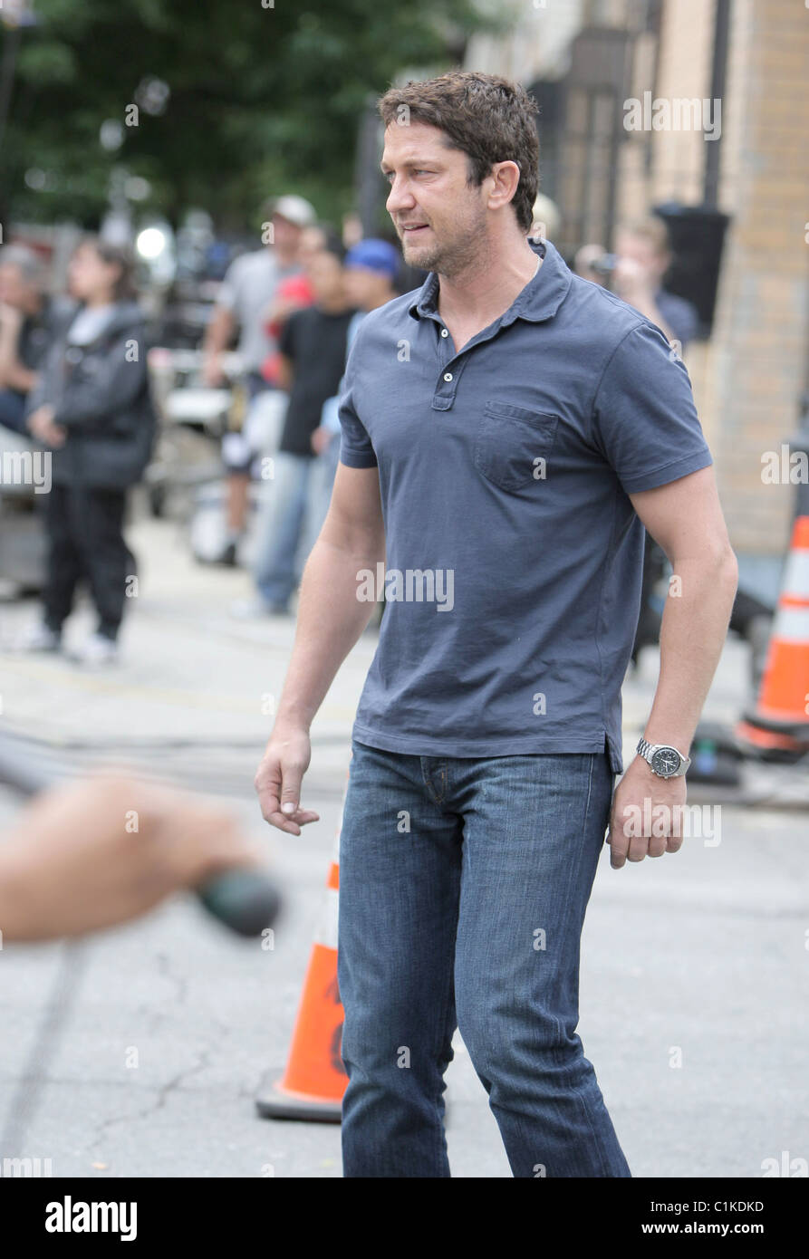 Gerard Butler on the set of 'The Bounty Hunter' filming a fight scene ...