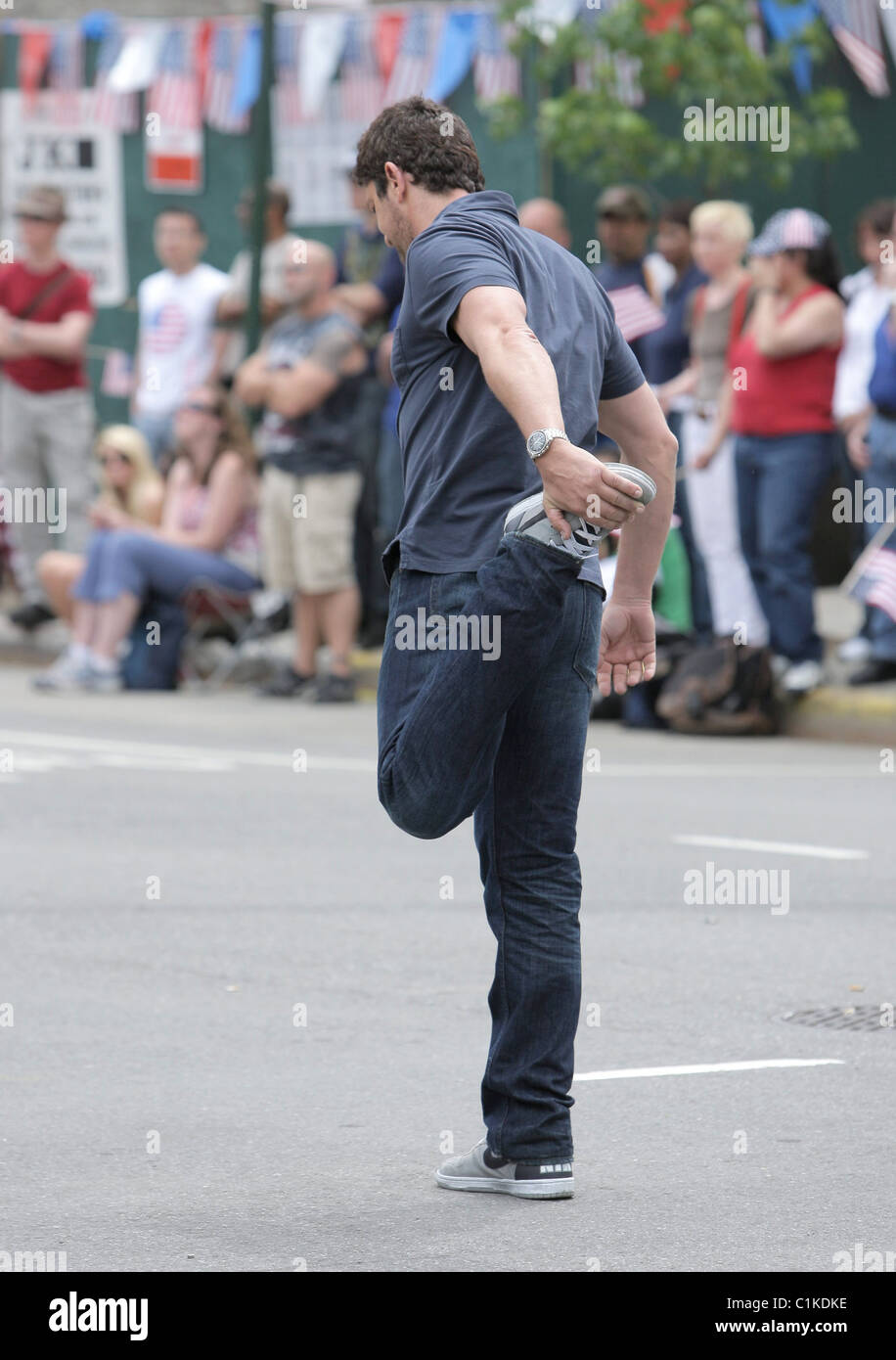Gerard Butler on the set of 'The Bounty Hunter' filming a fight scene ...