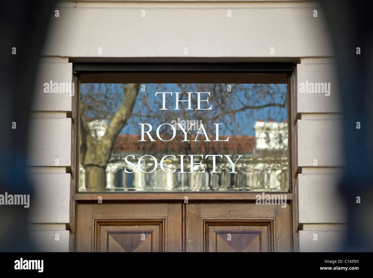 Royal society hi-res stock photography and images - Alamy