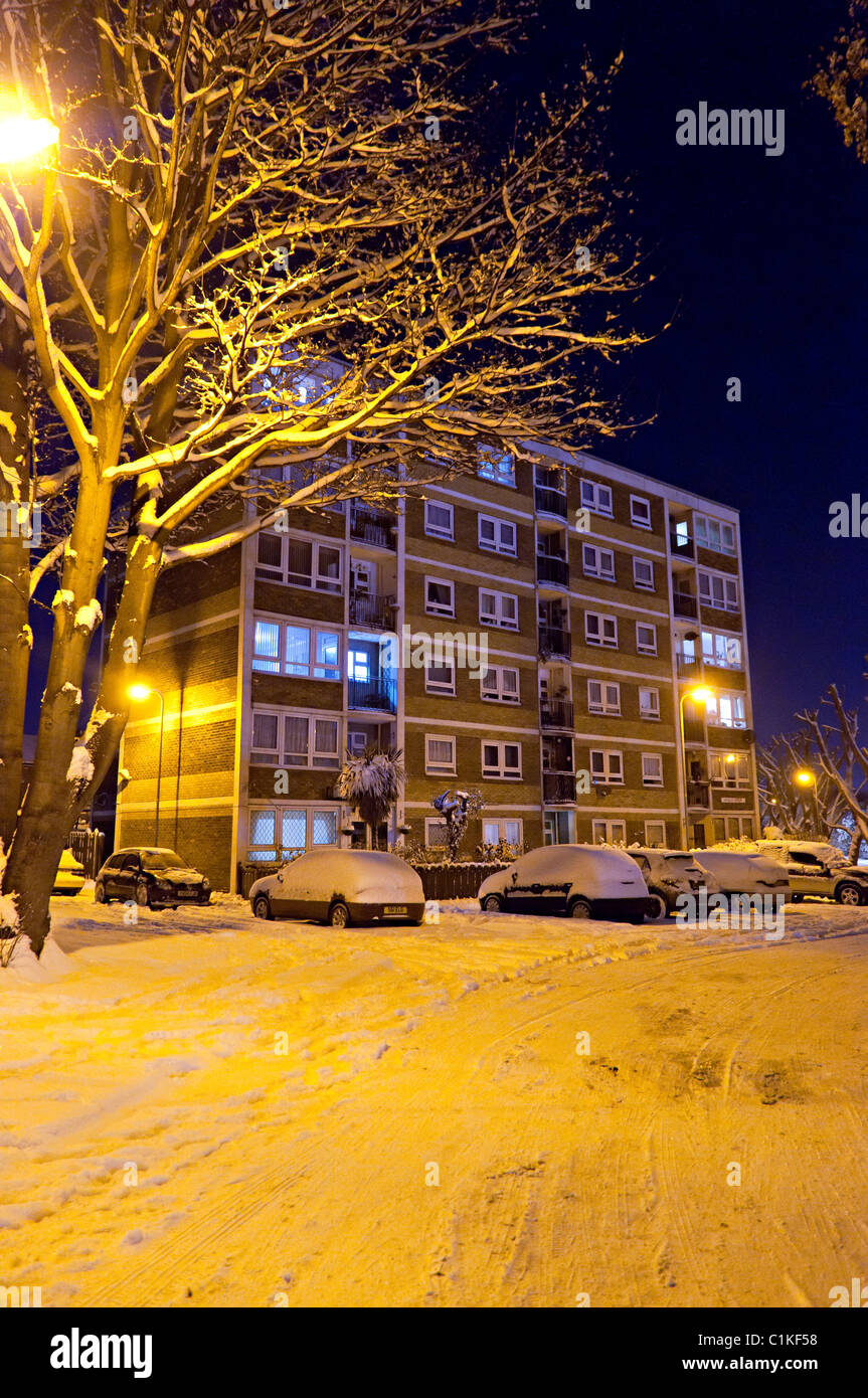 Highrise tower block flats brick building hi-res stock photography and ...