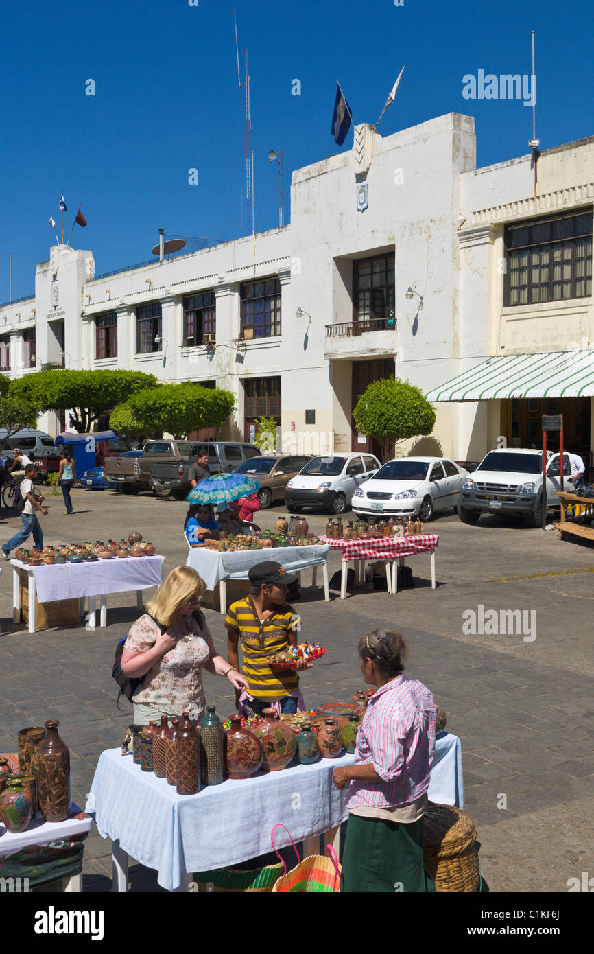 Souvenir stalls in Ruben Dario Park, Leon, Nicaragua Stock Photo - Alamy