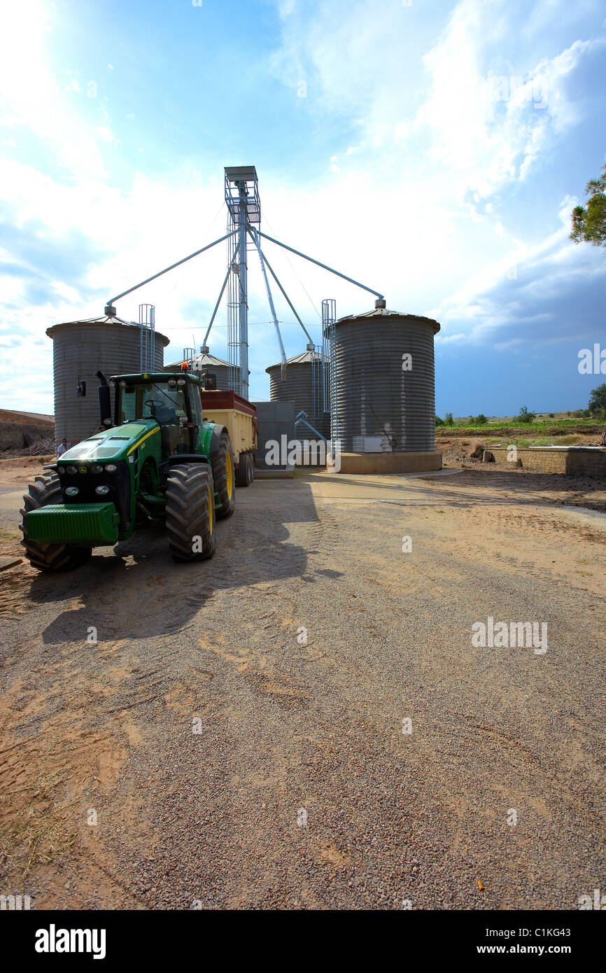 Silos on farm hi-res stock photography and images - Alamy