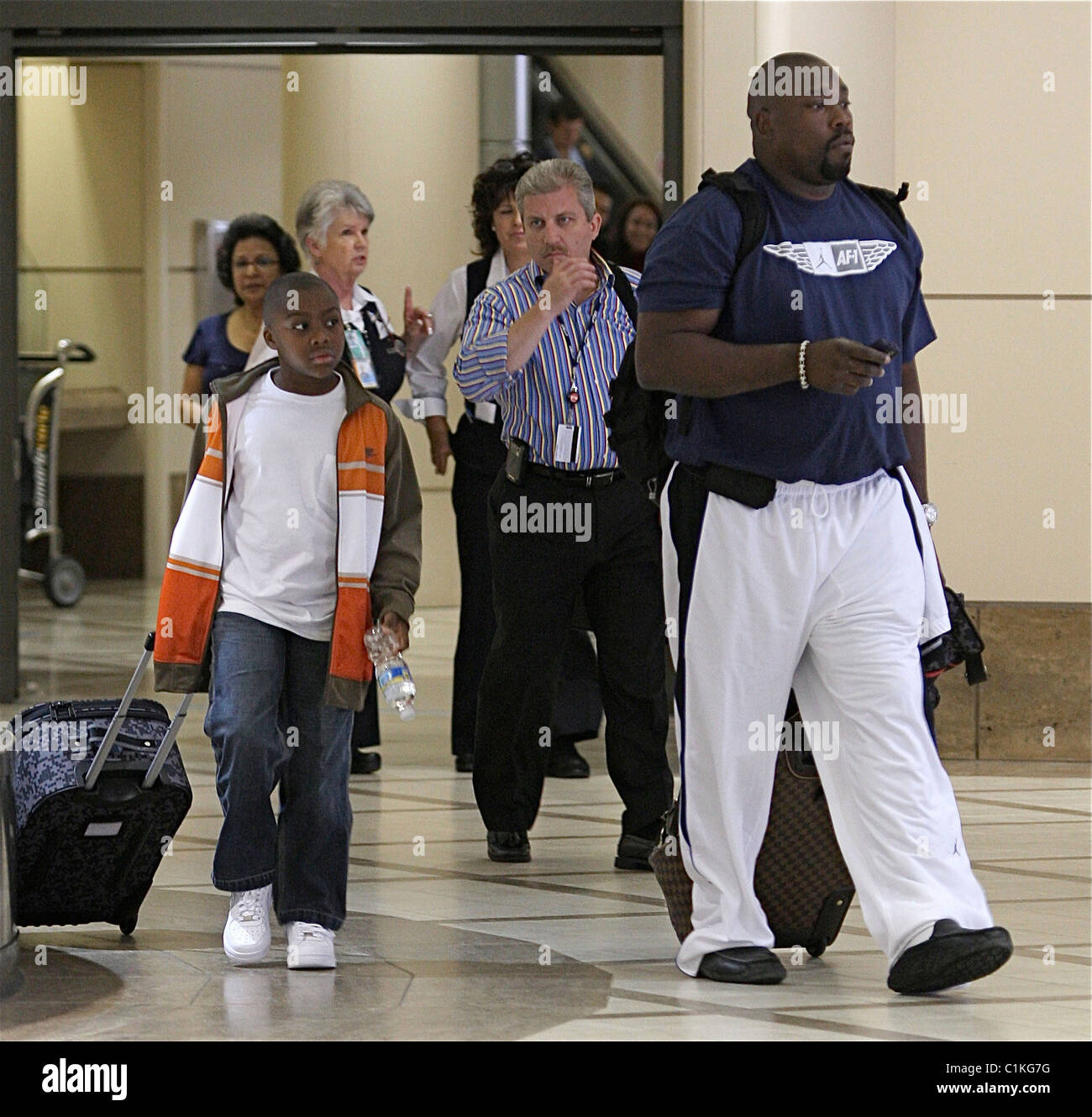 Warren Sapp at LAX airport with his son Los Angeles, California - 22.06 ...