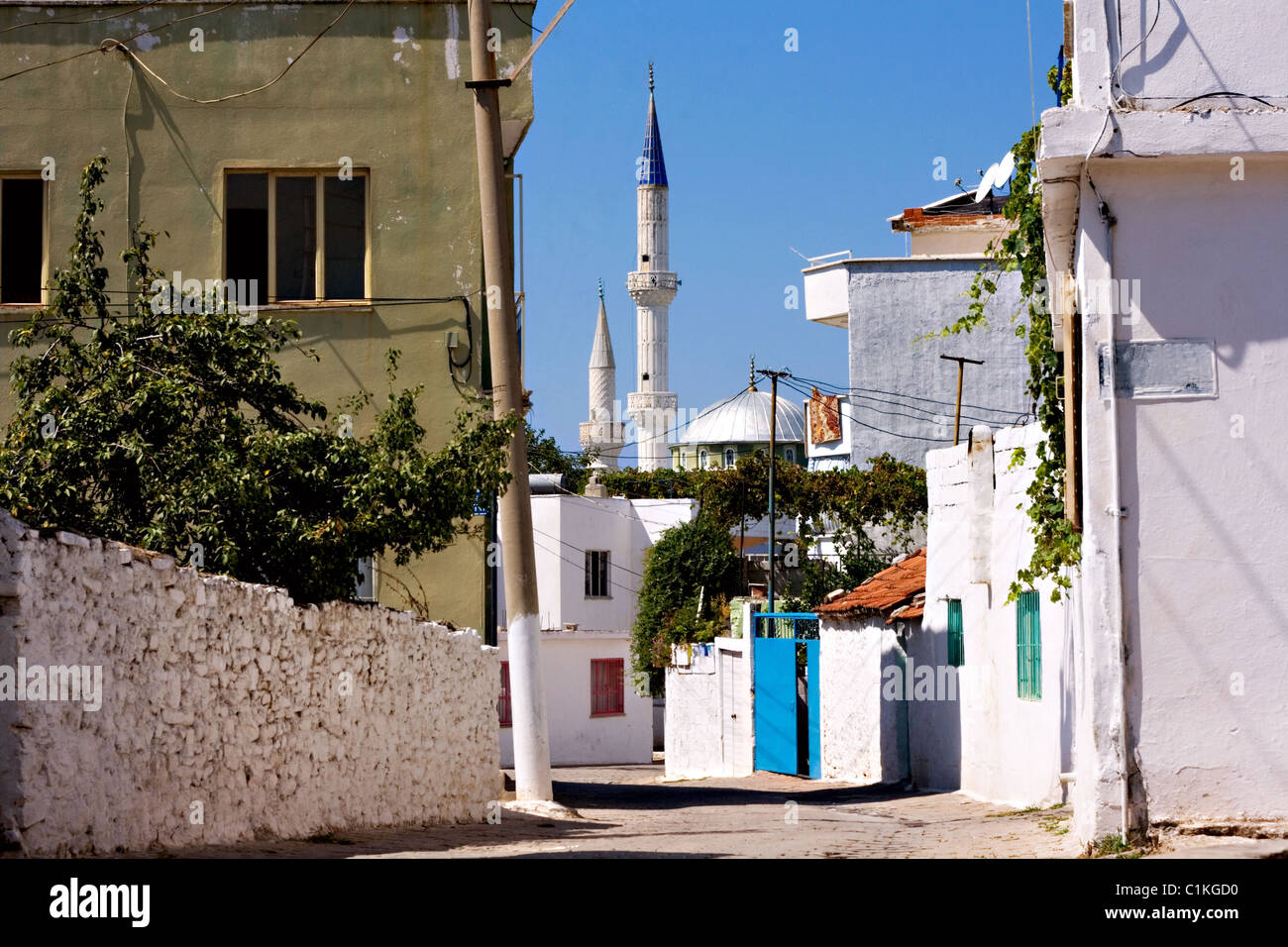 Narrow turkish streets hi-res stock photography and images - Alamy