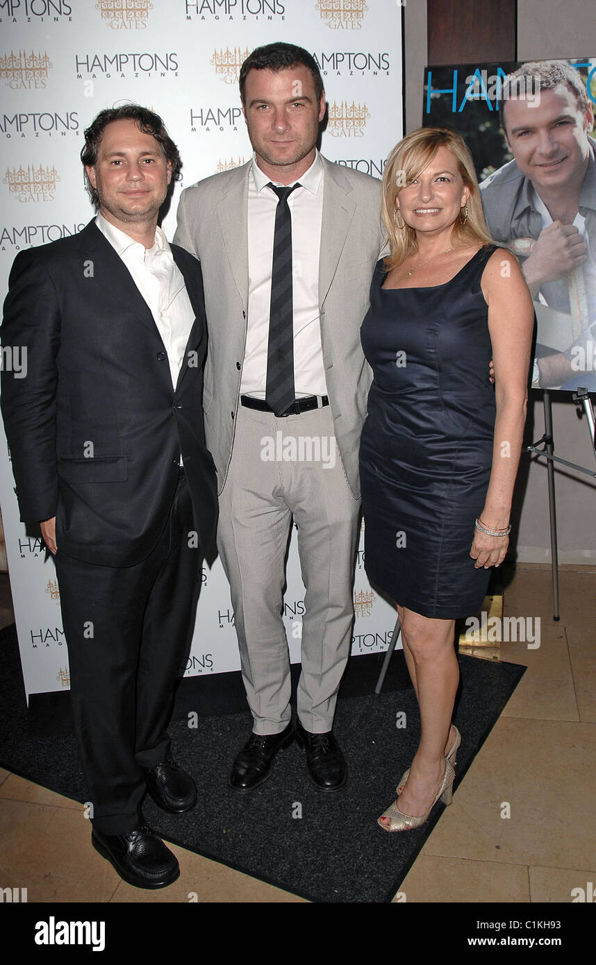 Liev schreiber and debra halpert hi-res stock photography and images ...