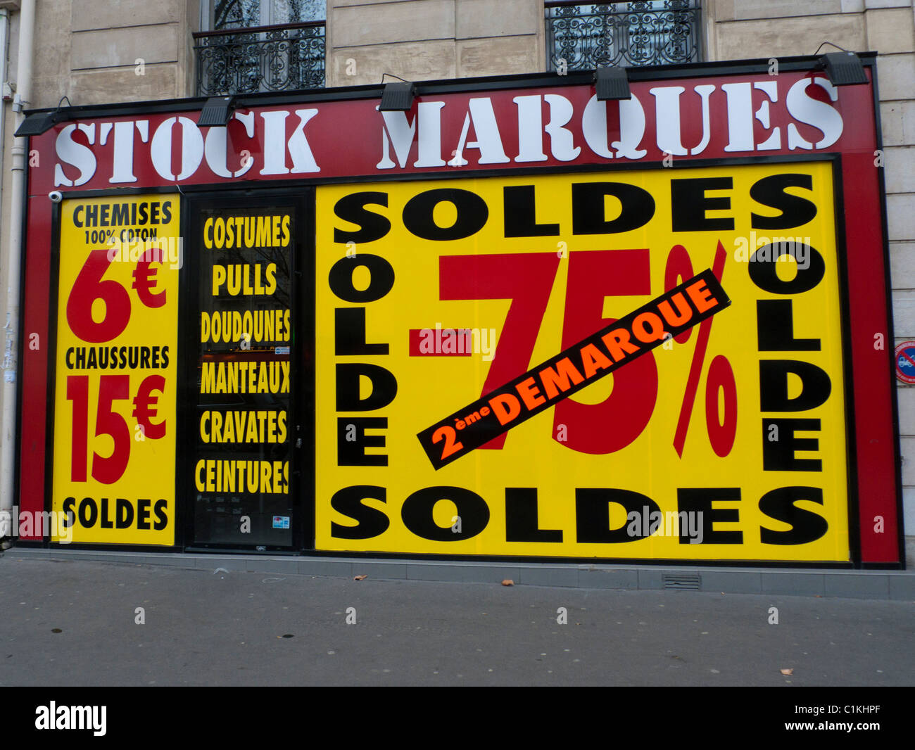 Shop front paris hi-res stock photography and images - Alamy