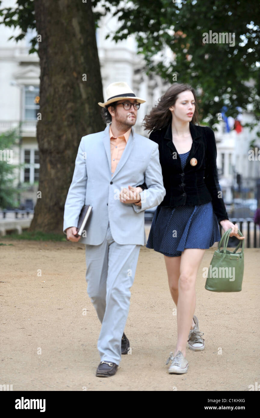 Sean Lennon Girlfriend Recreate Iconic Photo