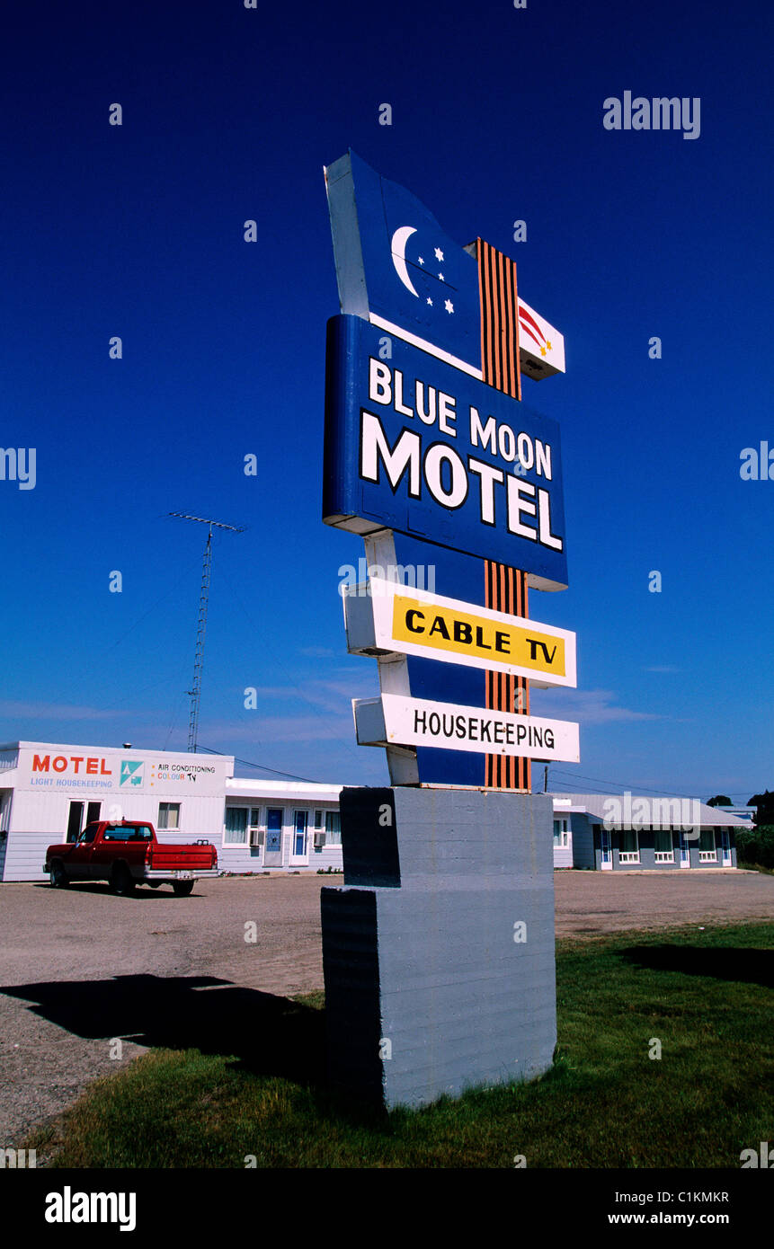 Canada, North Ontario, The Blue Moon Motel in Moonbeam Stock Photo - Alamy