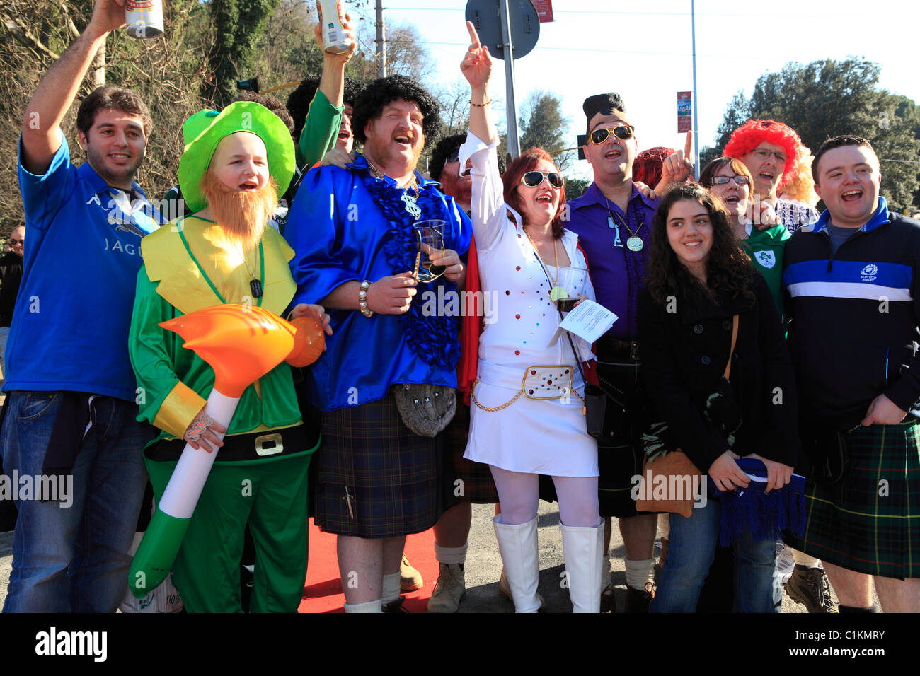 Rugby team supporters hi-res stock photography and images - Alamy
