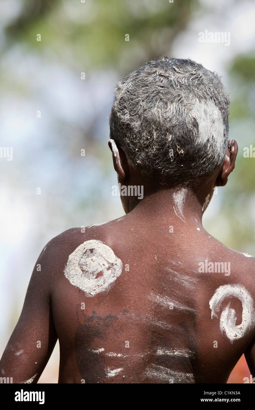 Australian indigenous body paint hi-res stock photography and images ...