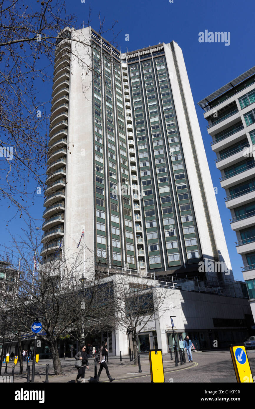 London hilton park lane exterior hi-res stock photography and images ...