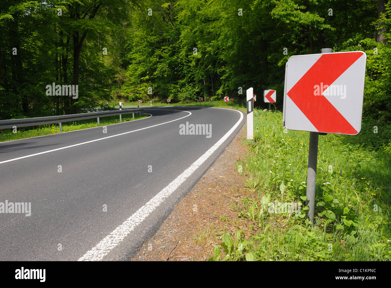 Windy road sign hi-res stock photography and images - Alamy