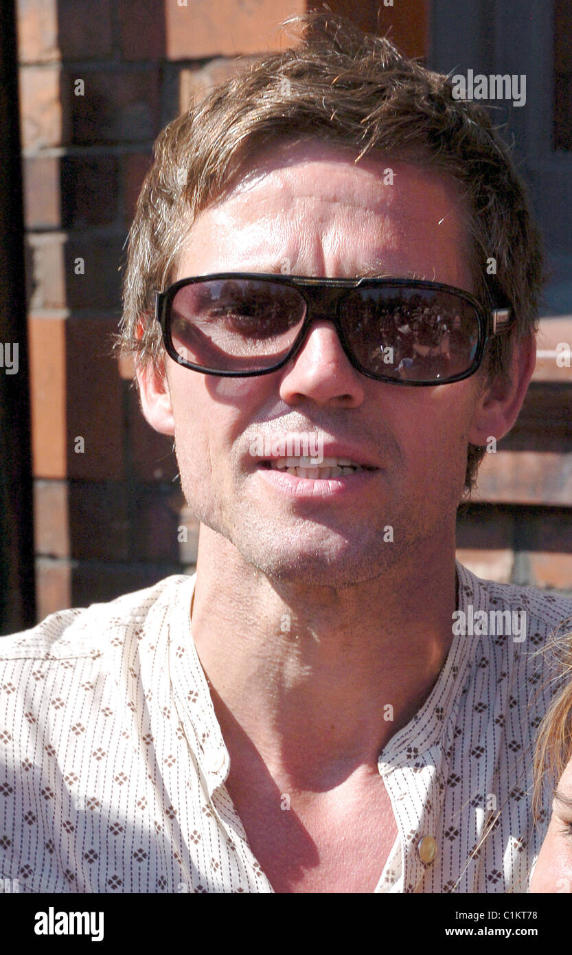 Jason Orange of Take That is mobbed by fans as he leaves his hotel ...