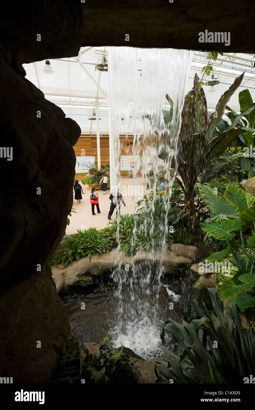 Water feature wisley gardens hi-res stock photography and images - Alamy