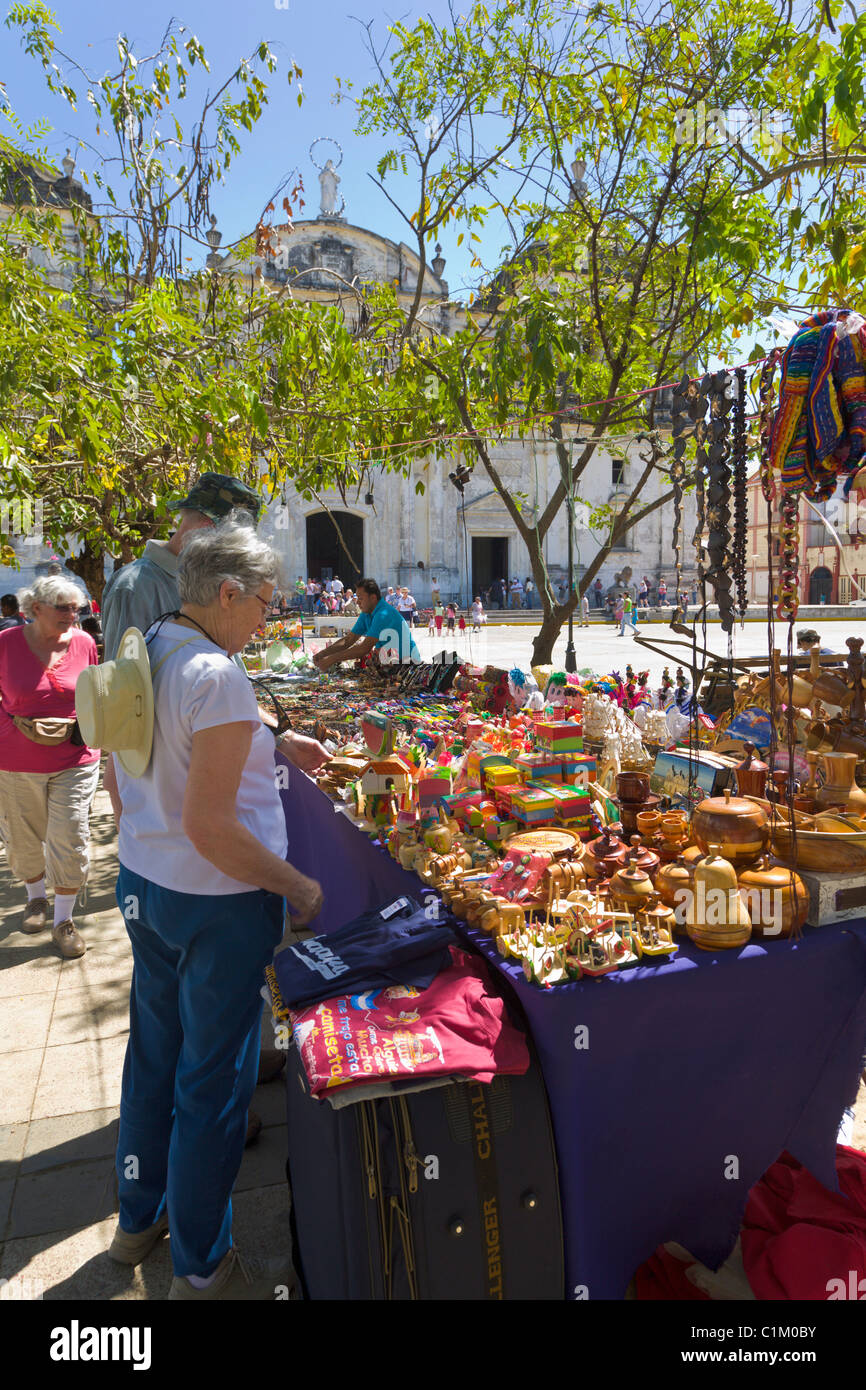 Souvenir stalls in Ruben Dario Park, Leon, Nicaragua Stock Photo - Alamy