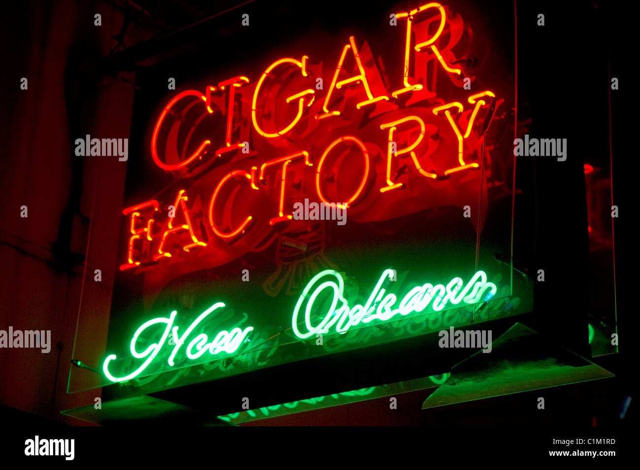 Cigar signs hi-res stock photography and images - Alamy